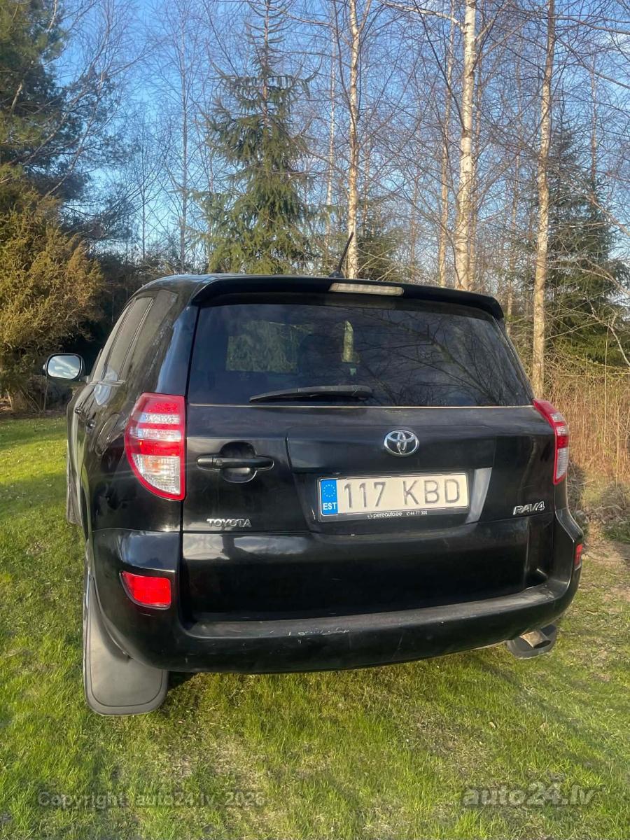 Black Toyota RAV4 2011 in Paide, with an engine capacity of 2.20 L and mileage of 265 thousand km for 8000 €, photo 13 on AUTOMOTO.COM.LV