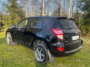 Black Toyota RAV4 2011 in Paide, with an engine capacity of 2.20 L and mileage of 265 thousand km for 8000 €, photo 14 on AUTOMOTO.COM.LV