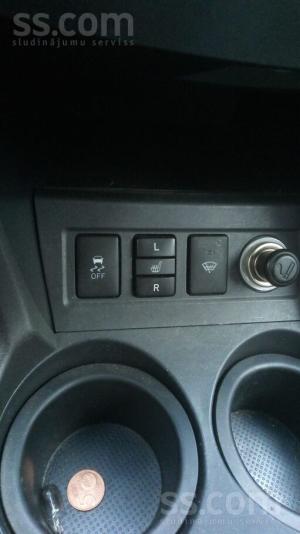 Melns Toyota RAV4 2011 Rīga, ar dzinēja tilpumu 2.20 L un nobraukumu 230 tūkst. km par 7550 €, foto 4 vietnē AUTOMOTO.COM.LV