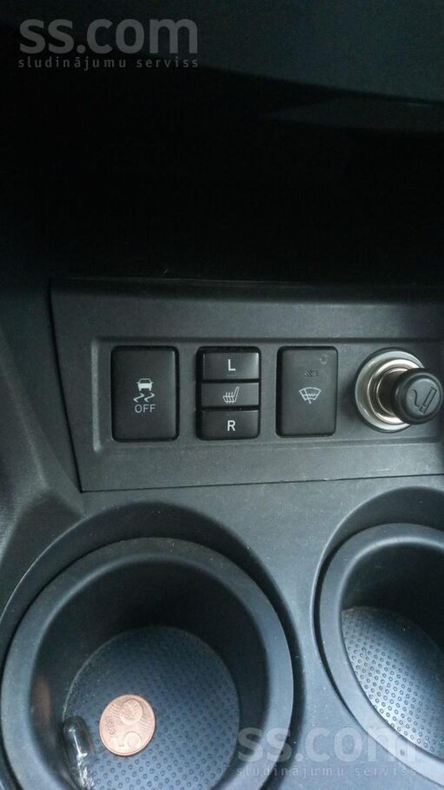 Melns Toyota RAV4 2011 Rīga, ar dzinēja tilpumu 2.20 L un nobraukumu 230 tūkst. km par 7550 €, foto 4 vietnē AUTOMOTO.COM.LV