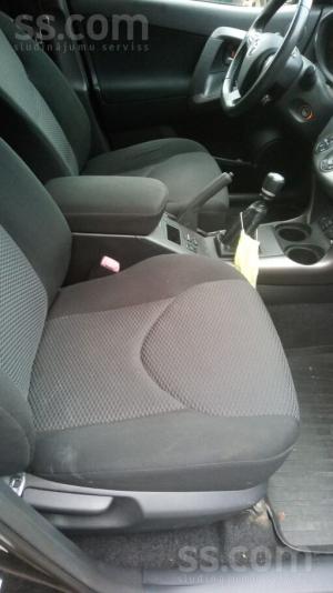 Melns Toyota RAV4 2011 Rīga, ar dzinēja tilpumu 2.20 L un nobraukumu 230 tūkst. km par 7550 €, foto 5 vietnē AUTOMOTO.COM.LV