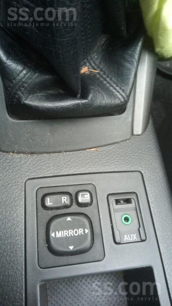 Black Toyota RAV4 2011 in Riga, with an engine capacity of 2.20 L and mileage of 230 thousand km for 7580 €, photo 5 on AUTOMOTO.COM.LV