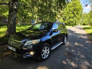 Melns Toyota RAV4 2011 Rīga, ar dzinēja tilpumu 2.20 L un nobraukumu 191 tūkst. km par 7300 €, foto 3 vietnē AUTOMOTO.COM.LV