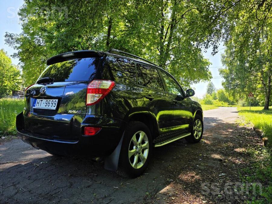 Melns Toyota RAV4 2011 Rīga, ar dzinēja tilpumu 2.20 L un nobraukumu 191 tūkst. km par 7300 €, foto 4 vietnē AUTOMOTO.COM.LV