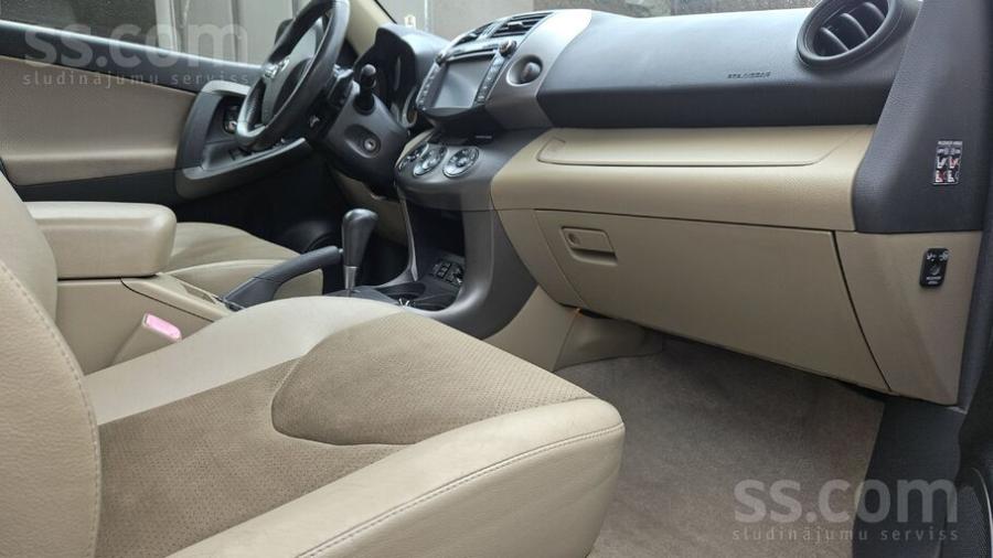 Melns Toyota RAV4 2011 Rīga, ar dzinēja tilpumu 2.20 L un nobraukumu 191 tūkst. km par 7300 €, foto 9 vietnē AUTOMOTO.COM.LV