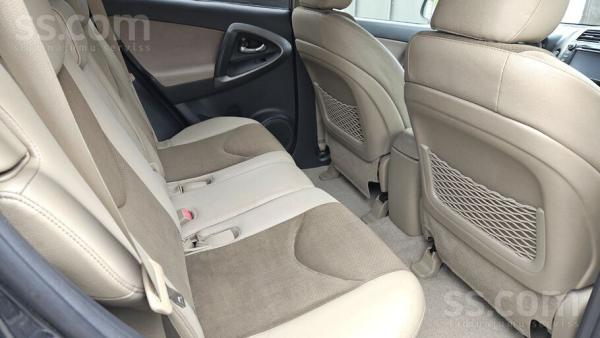 Melns Toyota RAV4 2011 Rīga, ar dzinēja tilpumu 2.20 L un nobraukumu 191 tūkst. km par 7300 €, foto 9 vietnē AUTOMOTO.COM.LV