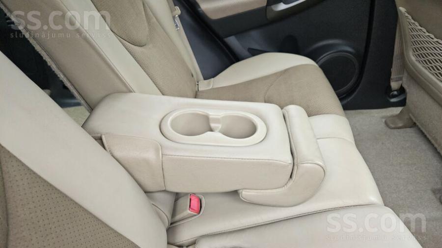 Melns Toyota RAV4 2011 Rīga, ar dzinēja tilpumu 2.20 L un nobraukumu 191 tūkst. km par 7300 €, foto 11 vietnē AUTOMOTO.COM.LV