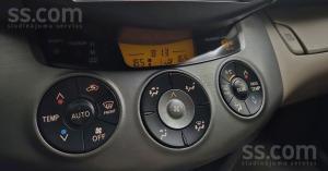 Melns Toyota RAV4 2011 Rīga, ar dzinēja tilpumu 2.20 L un nobraukumu 191 tūkst. km par 7300 €, foto 14 vietnē AUTOMOTO.COM.LV