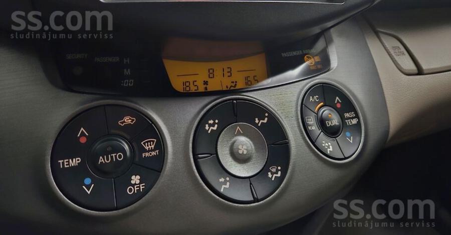 Melns Toyota RAV4 2011 Rīga, ar dzinēja tilpumu 2.20 L un nobraukumu 191 tūkst. km par 7300 €, foto 14 vietnē AUTOMOTO.COM.LV