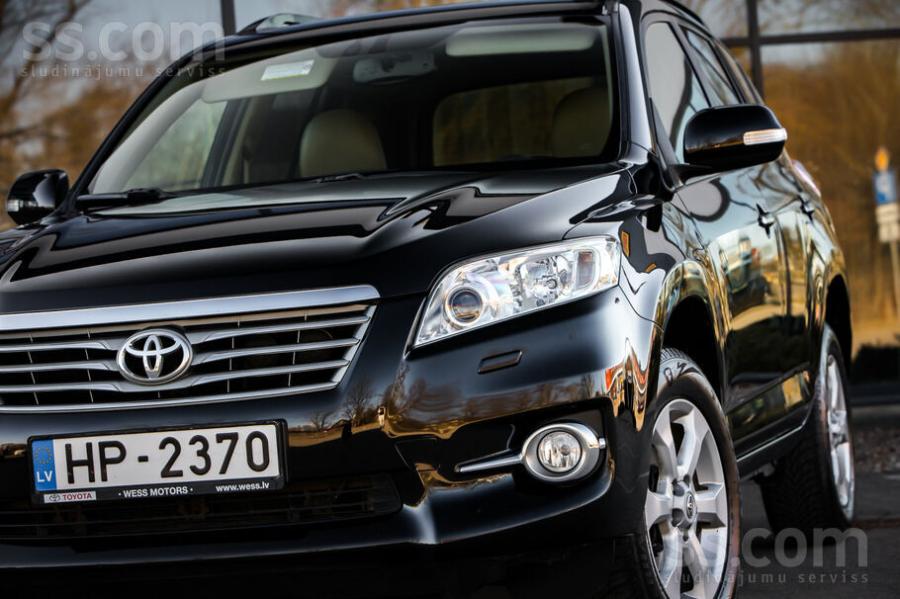 Black Toyota RAV4 2011 in Jelgava, with an engine capacity of 2.00 L and mileage of 145 thousand km for 11500 €, photo 4 on AUTOMOTO.COM.LV