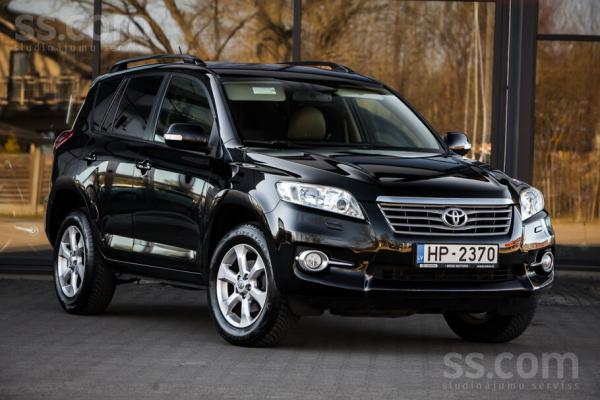 Black Toyota RAV4 2011 in Jelgava, with an engine capacity of 2.00 L and mileage of 145 thousand km for 11500 €, photo 4 on AUTOMOTO.COM.LV