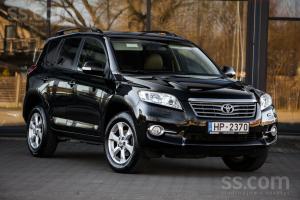 Black Toyota RAV4 2011 in Jelgava, with an engine capacity of 2.00 L and mileage of 145 thousand km for 11500 €, photo 5 on AUTOMOTO.COM.LV