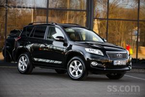 Black Toyota RAV4 2011 in Jelgava, with an engine capacity of 2.00 L and mileage of 145 thousand km for 11500 €, photo 6 on AUTOMOTO.COM.LV