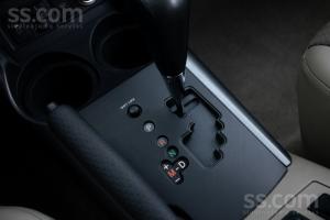 Black Toyota RAV4 2011 in Jelgava, with an engine capacity of 2.00 L and mileage of 145 thousand km for 11500 €, photo 24 on AUTOMOTO.COM.LV