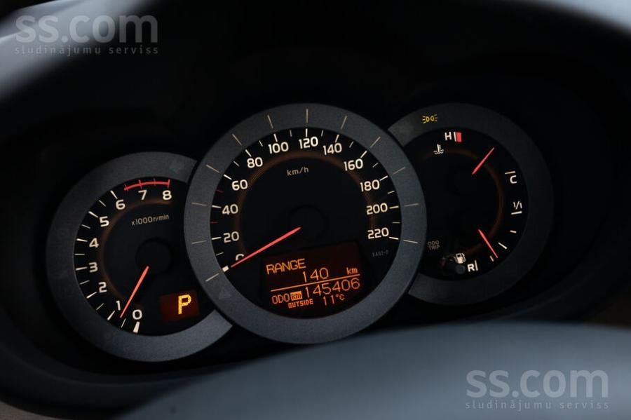 Black Toyota RAV4 2011 in Jelgava, with an engine capacity of 2.00 L and mileage of 145 thousand km for 11500 €, photo 25 on AUTOMOTO.COM.LV