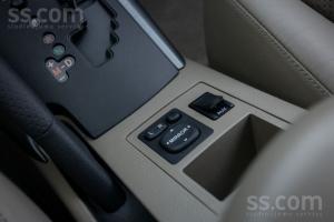 Black Toyota RAV4 2011 in Jelgava, with an engine capacity of 2.00 L and mileage of 145 thousand km for 11500 €, photo 26 on AUTOMOTO.COM.LV