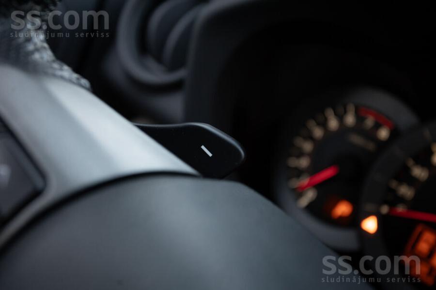 Black Toyota RAV4 2011 in Jelgava, with an engine capacity of 2.00 L and mileage of 145 thousand km for 11500 €, photo 31 on AUTOMOTO.COM.LV