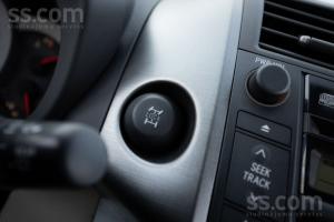 Black Toyota RAV4 2011 in Jelgava, with an engine capacity of 2.00 L and mileage of 145 thousand km for 11500 €, photo 32 on AUTOMOTO.COM.LV
