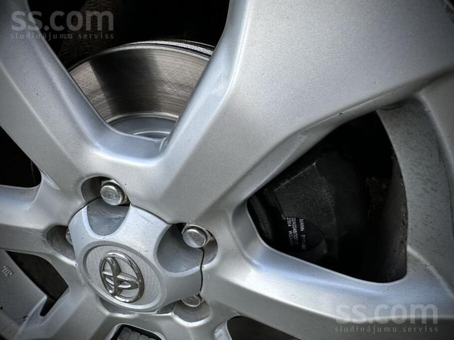 Black Toyota RAV4 2011 in Jelgava, with an engine capacity of 2.00 L and mileage of 145 thousand km for 11500 €, photo 35 on AUTOMOTO.COM.LV