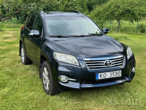 Melns Toyota RAV4 2011 Rīga, ar dzinēja tilpumu 2.00 L un nobraukumu 215 tūkst. km par 7500 €, foto 1 vietnē AUTOMOTO.COM.LV