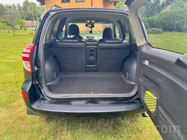 Melns Toyota RAV4 2011 Rīga, ar dzinēja tilpumu 2.00 L un nobraukumu 215 tūkst. km par 7500 €, foto 7 vietnē AUTOMOTO.COM.LV