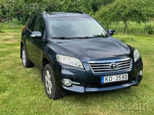 Black Toyota RAV4 2011 in Riga, with an engine capacity of 2.00 L and mileage of 215 thousand km for 7500 €, photo  on AUTOMOTO.COM.LV