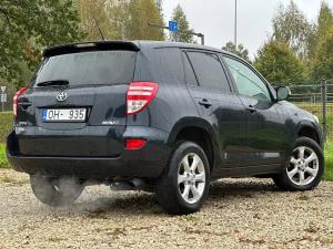 Melns Toyota RAV4 2011 Jelgava, ar dzinēja tilpumu 2.20 L un nobraukumu 231 tūkst. km par 6500 €, foto 5 vietnē AUTOMOTO.COM.LV