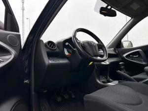 Melns Toyota RAV4 2011 Jelgava, ar dzinēja tilpumu 2.20 L un nobraukumu 231 tūkst. km par 6500 €, foto 8 vietnē AUTOMOTO.COM.LV