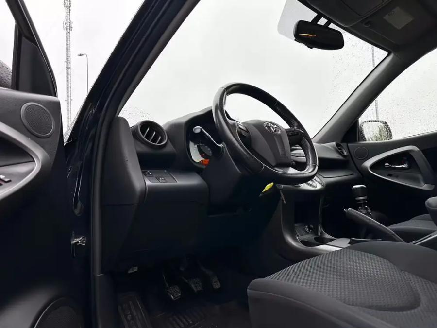 Melns Toyota RAV4 2011 Jelgava, ar dzinēja tilpumu 2.20 L un nobraukumu 231 tūkst. km par 6500 €, foto 8 vietnē AUTOMOTO.COM.LV