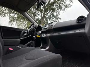 Melns Toyota RAV4 2011 Jelgava, ar dzinēja tilpumu 2.20 L un nobraukumu 231 tūkst. km par 6500 €, foto 10 vietnē AUTOMOTO.COM.LV