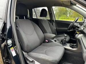 Melns Toyota RAV4 2011 Jelgava, ar dzinēja tilpumu 2.20 L un nobraukumu 231 tūkst. km par 6500 €, foto 11 vietnē AUTOMOTO.COM.LV