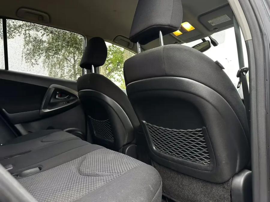 Melns Toyota RAV4 2011 Jelgava, ar dzinēja tilpumu 2.20 L un nobraukumu 231 tūkst. km par 6500 €, foto 13 vietnē AUTOMOTO.COM.LV