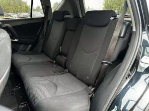 Melns Toyota RAV4 2011 Jelgava, ar dzinēja tilpumu 2.20 L un nobraukumu 231 tūkst. km par 6500 €, foto 14 vietnē AUTOMOTO.COM.LV