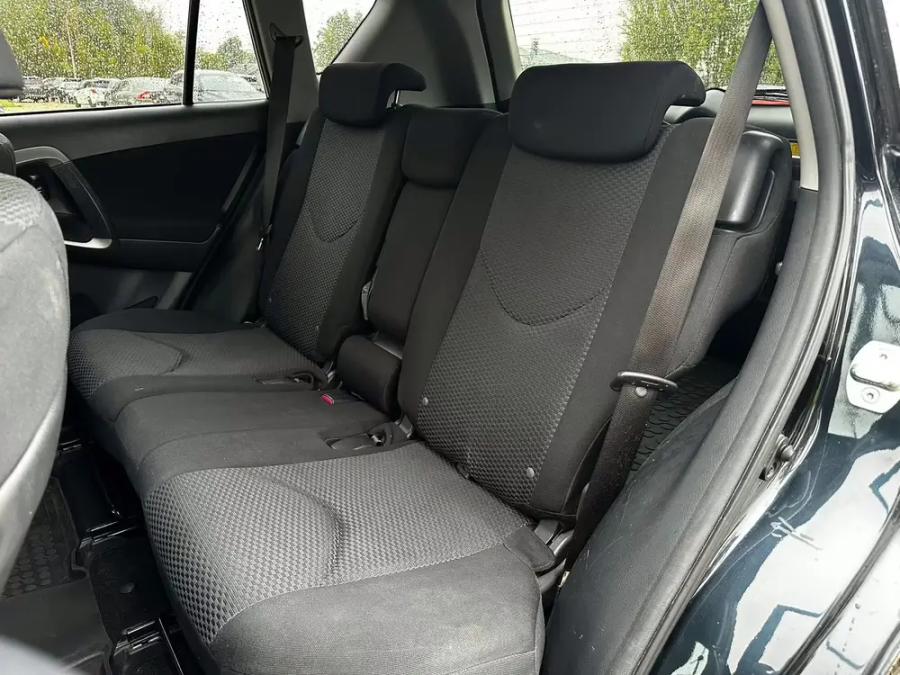 Melns Toyota RAV4 2011 Jelgava, ar dzinēja tilpumu 2.20 L un nobraukumu 231 tūkst. km par 6500 €, foto 14 vietnē AUTOMOTO.COM.LV