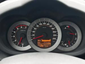 Melns Toyota RAV4 2011 Jelgava, ar dzinēja tilpumu 2.20 L un nobraukumu 231 tūkst. km par 6500 €, foto 16 vietnē AUTOMOTO.COM.LV