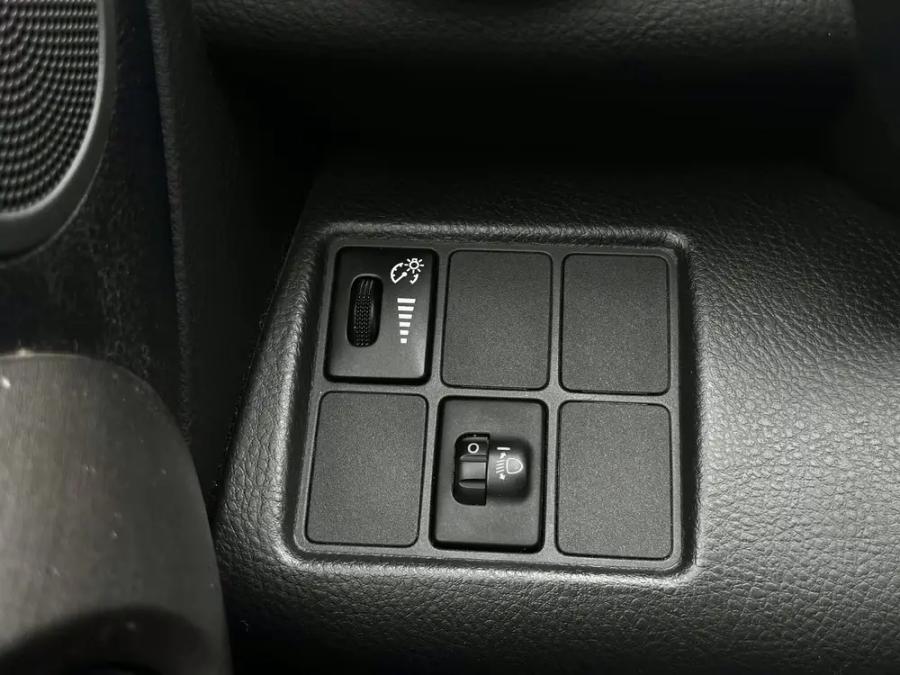 Melns Toyota RAV4 2011 Jelgava, ar dzinēja tilpumu 2.20 L un nobraukumu 231 tūkst. km par 6500 €, foto 17 vietnē AUTOMOTO.COM.LV