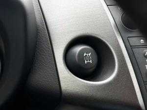 Melns Toyota RAV4 2011 Jelgava, ar dzinēja tilpumu 2.20 L un nobraukumu 231 tūkst. km par 6500 €, foto 19 vietnē AUTOMOTO.COM.LV