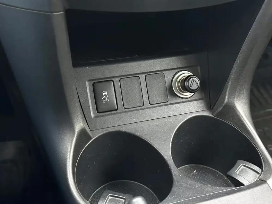Melns Toyota RAV4 2011 Jelgava, ar dzinēja tilpumu 2.20 L un nobraukumu 231 tūkst. km par 6500 €, foto 22 vietnē AUTOMOTO.COM.LV