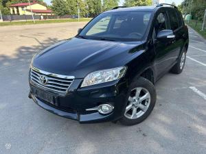Melns Toyota RAV4 2011 Tauragė, ar dzinēja tilpumu 2.23 L un nobraukumu 228 tūkst. km par 4500 €, foto  vietnē AUTOMOTO.COM.LV