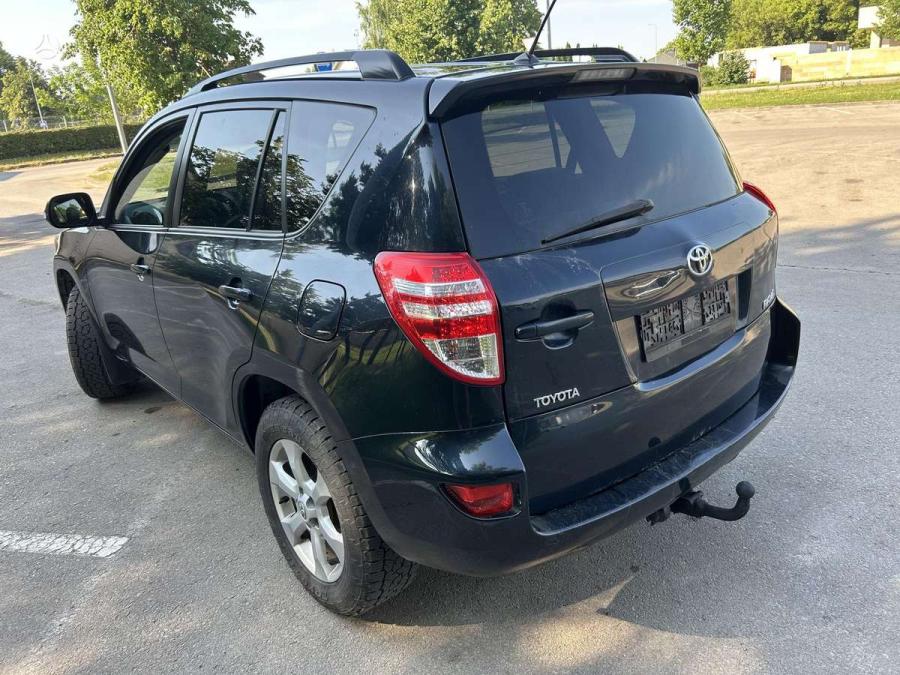 Melns Toyota RAV4 2011 Tauragė, ar dzinēja tilpumu 2.23 L un nobraukumu 228 tūkst. km par 4500 €, foto 5 vietnē AUTOMOTO.COM.LV