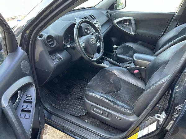 Black Toyota RAV4 2011 in Taurage, with an engine capacity of 2.23 L and mileage of 228 thousand km for 4500 €, photo 7 on AUTOMOTO.COM.LV