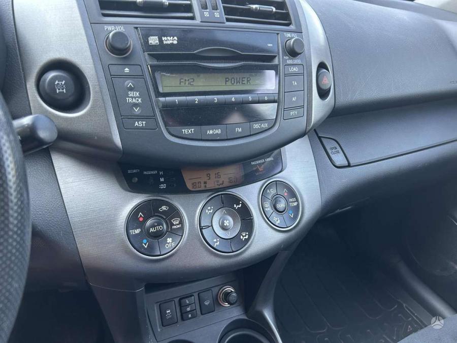 Melns Toyota RAV4 2011 Tauragė, ar dzinēja tilpumu 2.23 L un nobraukumu 228 tūkst. km par 4500 €, foto 9 vietnē AUTOMOTO.COM.LV