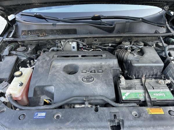 Black Toyota RAV4 2011 in Taurage, with an engine capacity of 2.23 L and mileage of 228 thousand km for 4500 €, photo 10 on AUTOMOTO.COM.LV