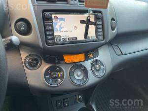 Melns Toyota RAV4 2011 Daugavpils, ar dzinēja tilpumu 2.20 L un nobraukumu 189 tūkst. km par 7200 €, foto 5 vietnē AUTOMOTO.COM.LV