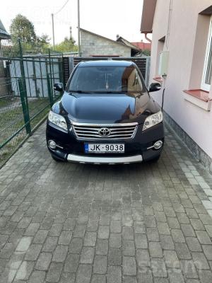 Melns Toyota RAV4 2011 Daugavpils, ar dzinēja tilpumu 2.20 L un nobraukumu 189 tūkst. km par 7200 €, foto 10 vietnē AUTOMOTO.COM.LV