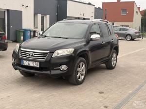 Black Toyota RAV4 2011 in Kaunas, with an engine capacity of 2.20 L and mileage of 235 thousand km for 7000 €, photo  on AUTOMOTO.COM.LV