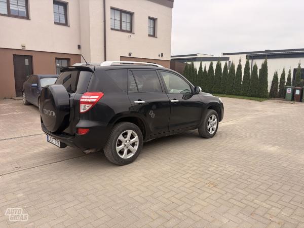 Melns Toyota RAV4 2011 Kauņa, ar dzinēja tilpumu 2.20 L un nobraukumu 235 tūkst. km par 7000 €, foto 7 vietnē AUTOMOTO.COM.LV