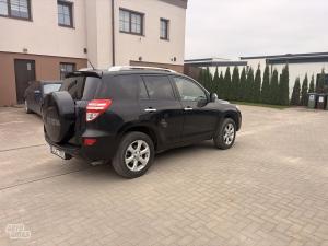 Black Toyota RAV4 2011 in Kaunas, with an engine capacity of 2.20 L and mileage of 235 thousand km for 7000 €, photo 7 on AUTOMOTO.COM.LV
