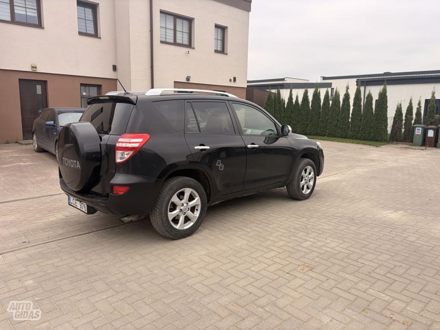 Black Toyota RAV4 2011 in Kaunas, with an engine capacity of 2.20 L and mileage of 235 thousand km for 7000 €, photo 7 on AUTOMOTO.COM.LV