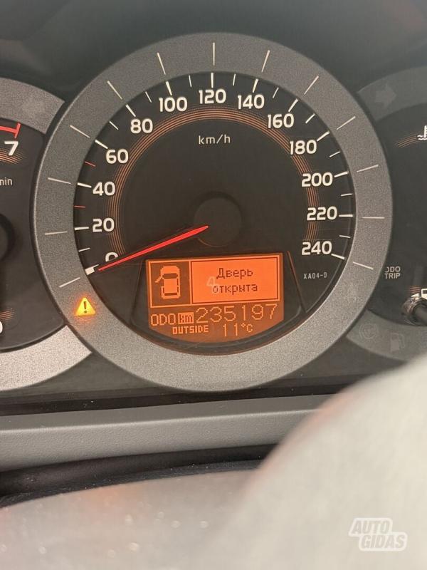 Melns Toyota RAV4 2011 Kauņa, ar dzinēja tilpumu 2.20 L un nobraukumu 235 tūkst. km par 7000 €, foto 9 vietnē AUTOMOTO.COM.LV